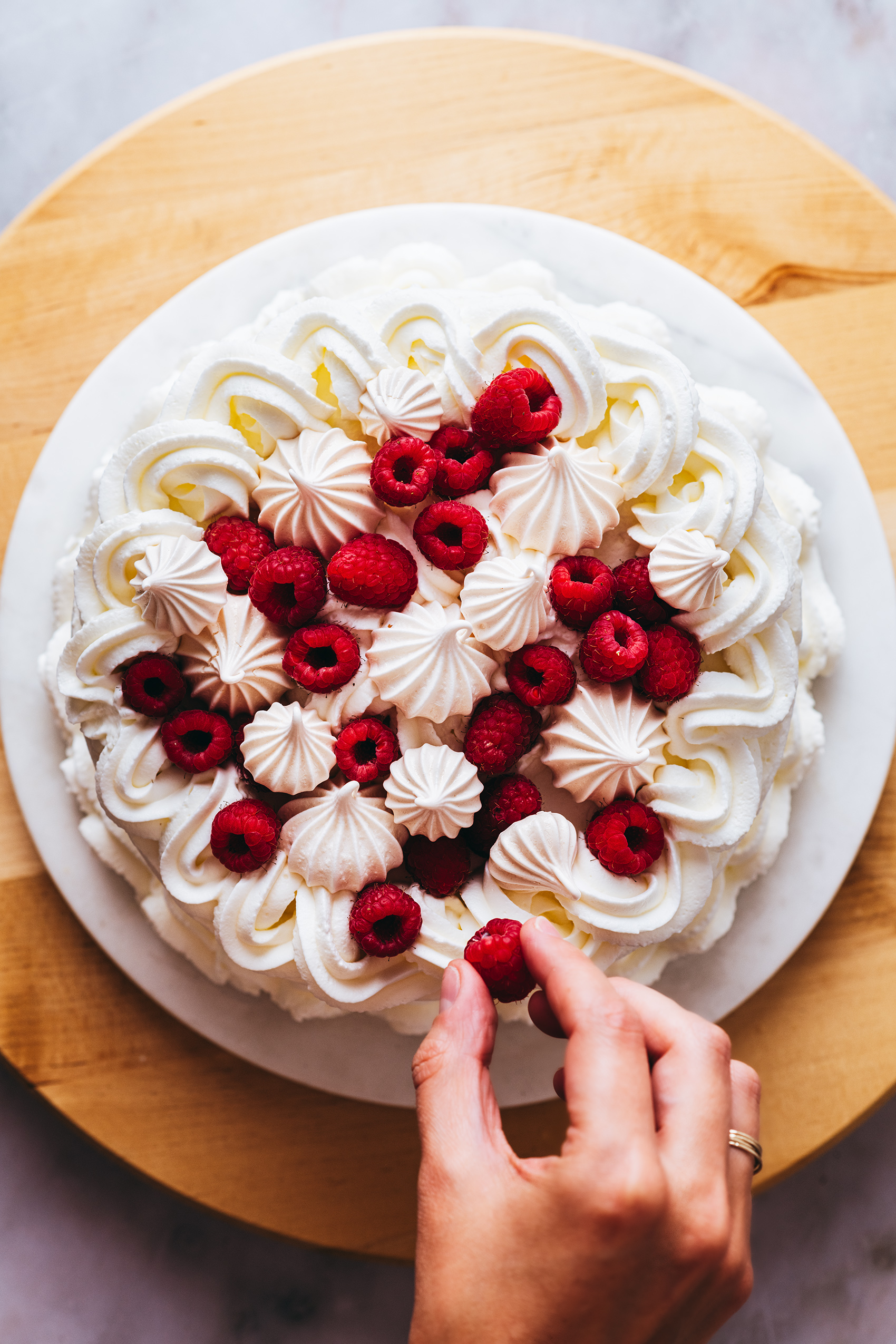 Vacherin Glacé Vanille Framboise - Lilie Bakery